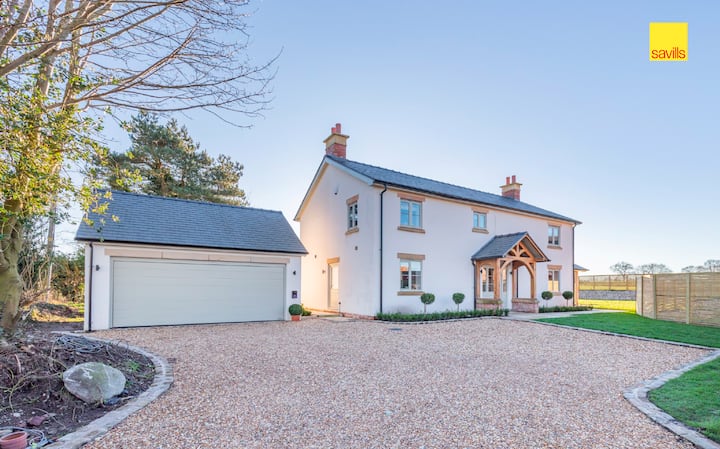 Luxury 4-bed Farmhouse - Macclesfield