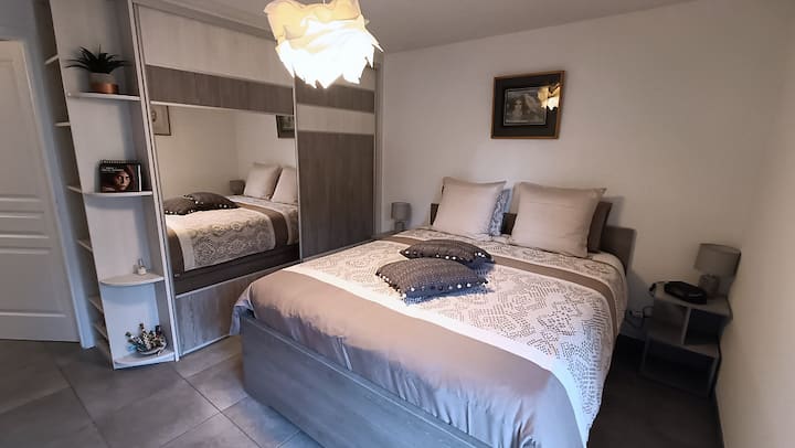 Appartement Cosy - 2 Chambres - Terrasse & Jardin - Challes-les-Eaux