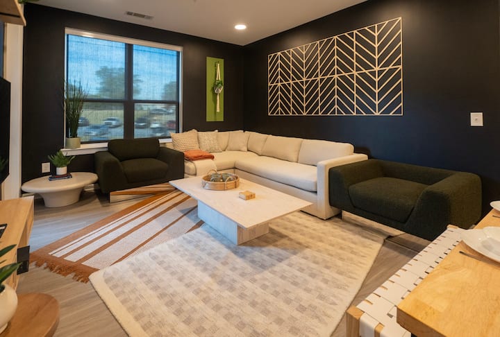 Amazing Location, 2 King Beds, Modern Loft - Spartanburg, SC