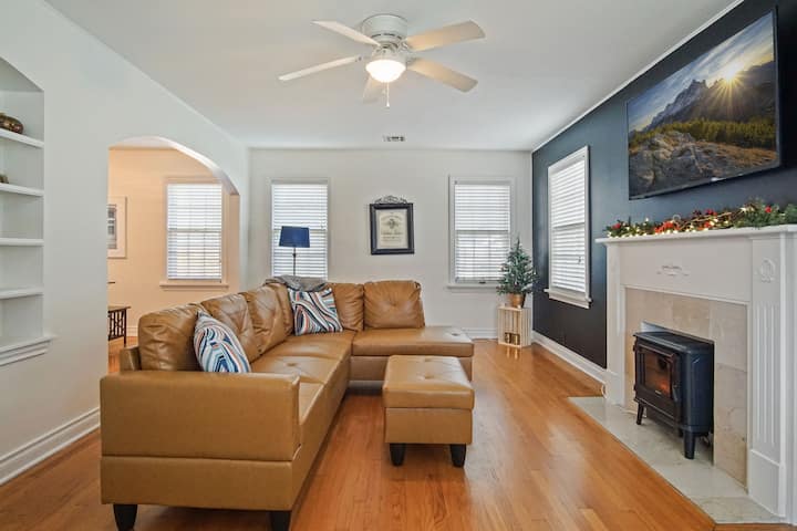 Cozy Bungalow Close To Downtown! Dog Friendly! - Oklahoma City