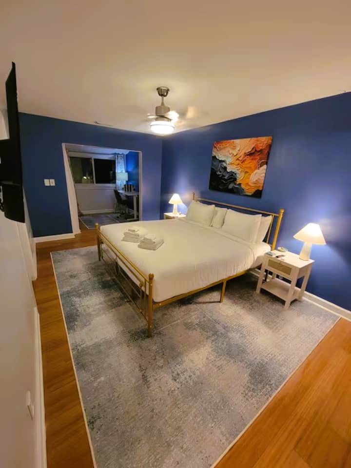 4/4 Sleeps 12 1.5 Block To Pier, Beach, Back River - Tybee Island, GA