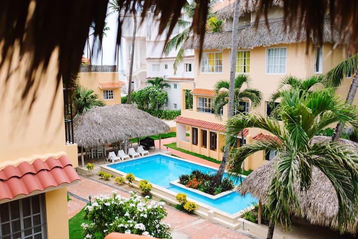 Steps 2 Beach W Loungers, Pool-view, Priv Rooftop - Punta Cana