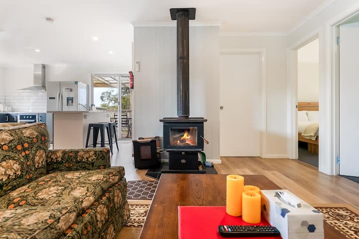 Spacious Beach House - Tasmania