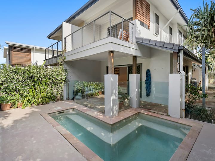 Beachside Villa With Pool - Kingscliff