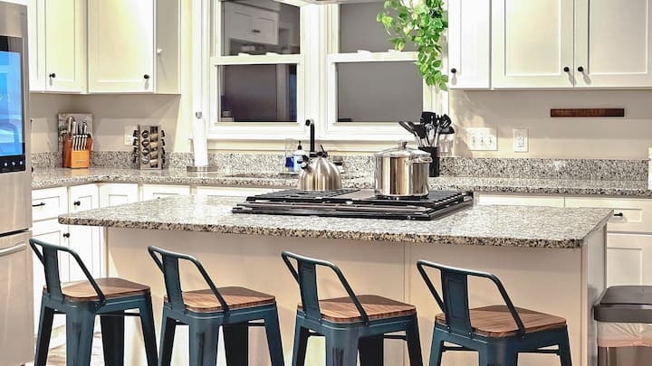 5 Stars~king Beds~hpu~furniture Mkt~greensboro~w/s - High Point