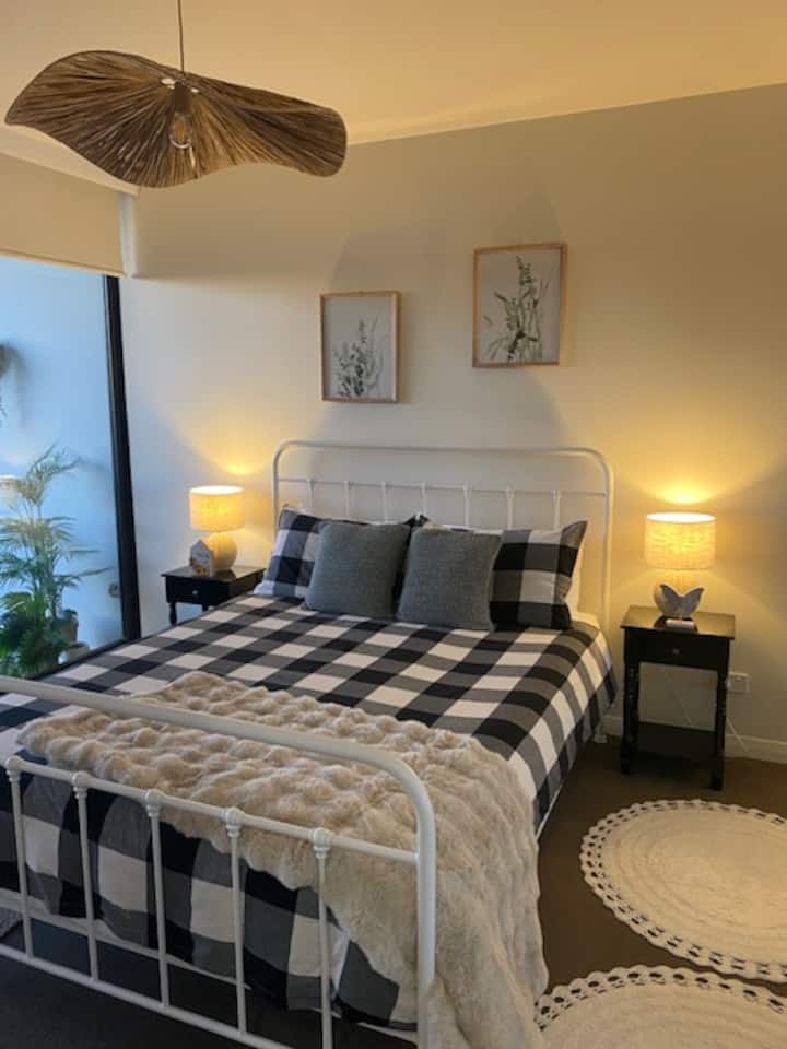 Penthouse Apartment In Belconnen - Canberra