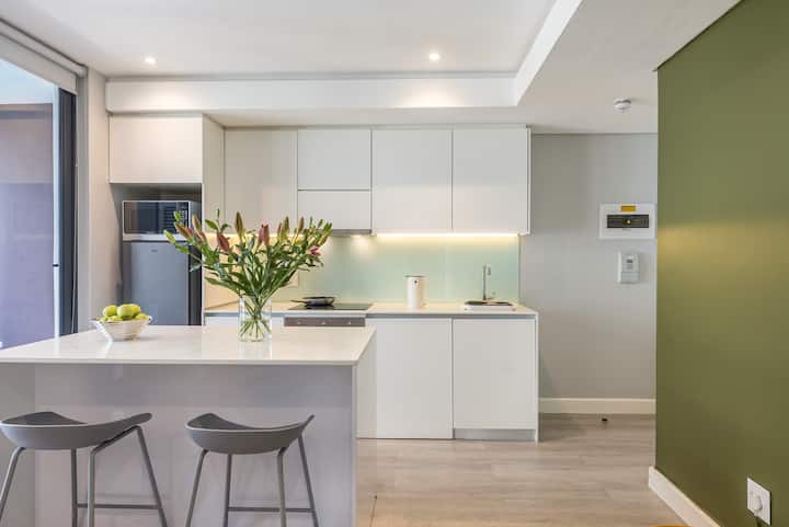 Luxury Apartment, With 2 Open Balconies - Cape Town