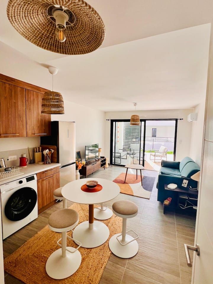 Beau Type 2 Neuf Avec Terrasse Double Et Parking - Propriano