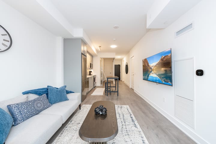 Spacious 2br Gym Oakville 65"tv Custom Design - Burlington