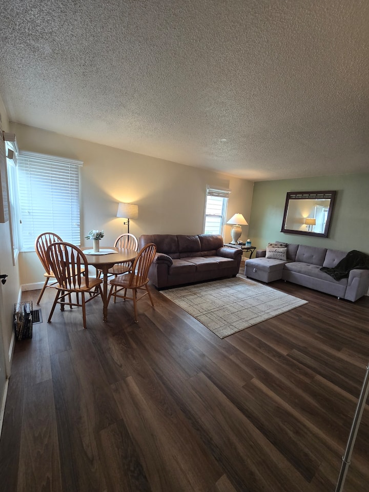 Charming 2+ Bedroom House. - Sioux Falls, SD