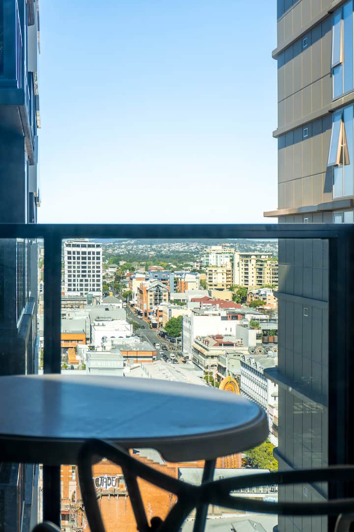 The Valley Edit | Designer Stay, Carpark  + Pool - Brisbane