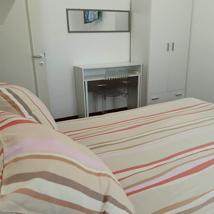 Stanza Rosa Presso La Magnolia - Latina