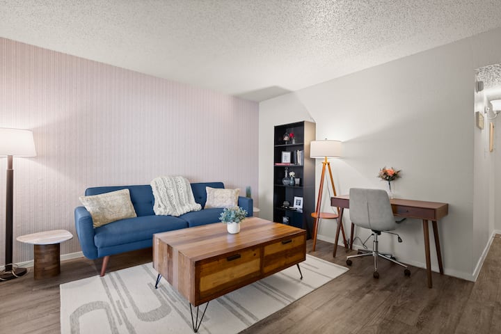 Cozy & Modern ~ Central At ~ Moody ~ Downtown - North Loop - Austin