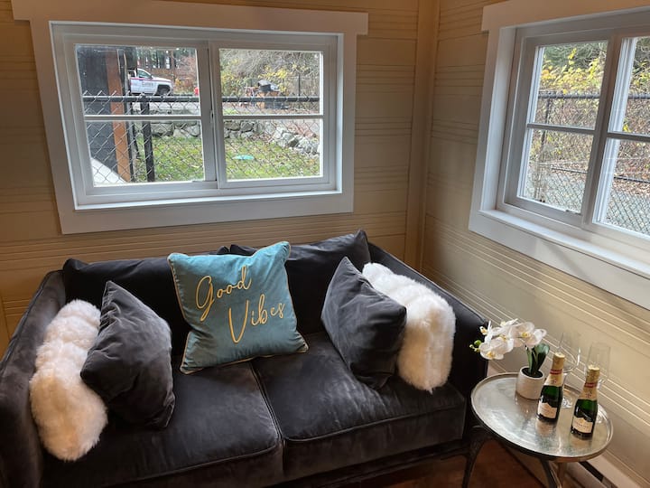 Beautiful Tiny Home With Pool! - Courtenay, BC, Canada