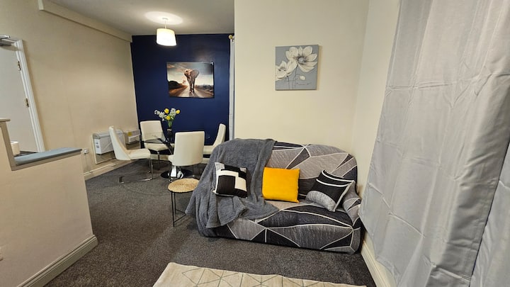 2 Bedroom Flat In Gloucester - Gloucester