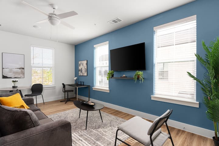 Modern Living:1b/1b Steps From Shops, Dining & Fun - Pflugerville, TX