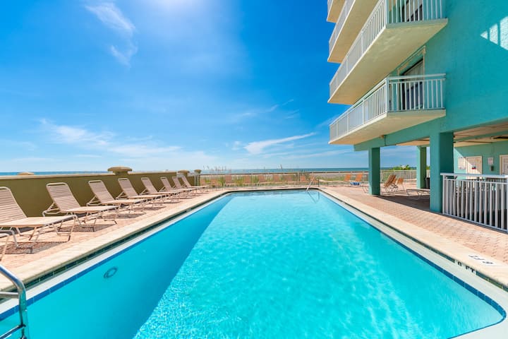 Steps To Sand | 2 King Suites+ Bunks + Pool - Indian Shores, FL