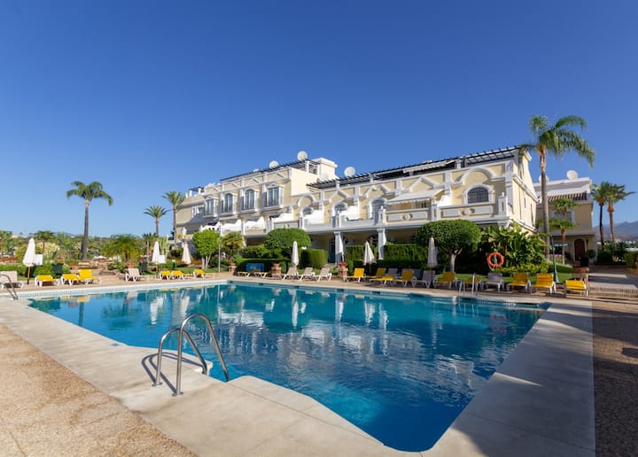 Modern 3 Bed / 3 Storey Townhouse With 3 Pools! - Marbella