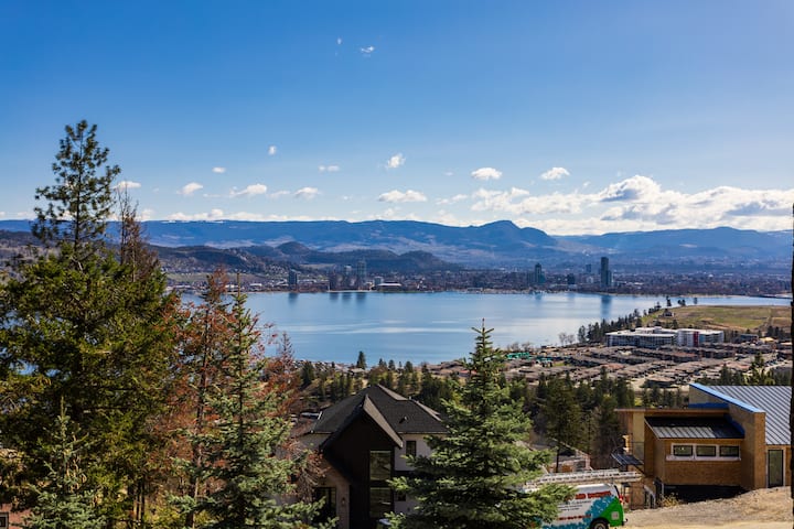 Spectacular Lake & Mountain Views, Near Wineries! - West Kelowna