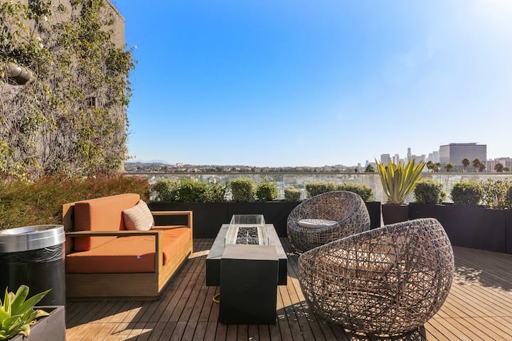 K-town Hideaway Near Culture & Cuisine + Parking - Beverly Grove - Los Angeles