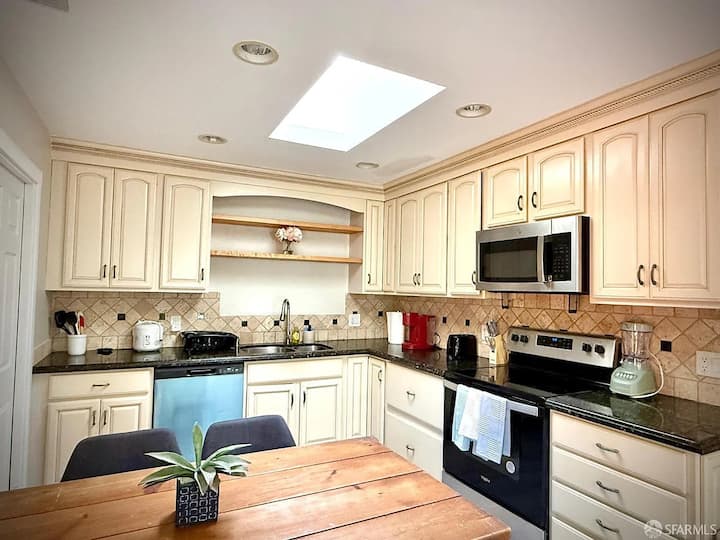 A Suite Escape! - Hayward, CA