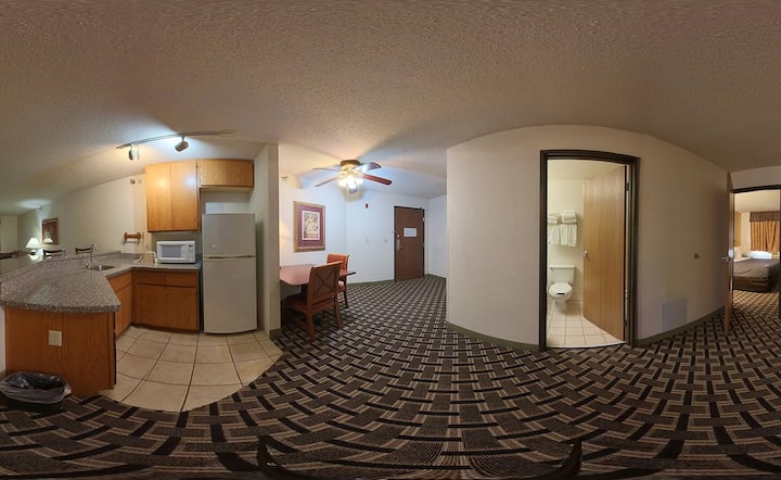 Blue Way Inn Eagan 1 King Bed - Bloomington, MN