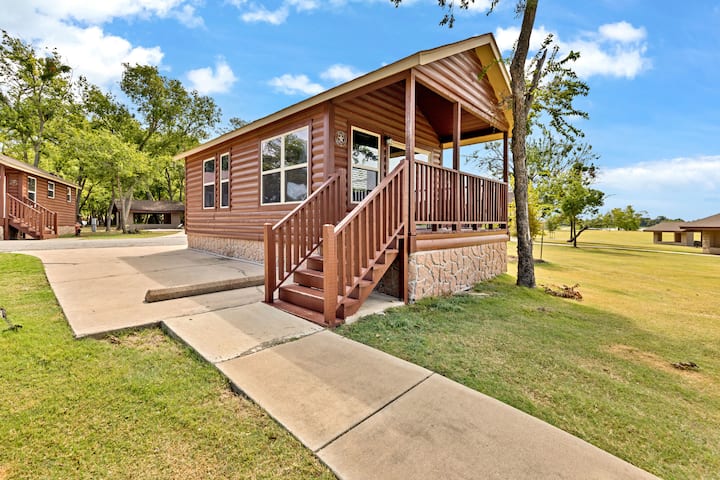 Lakeside Tiny House Cabin! (C) - The Colony, TX