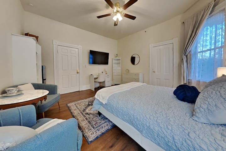 Fabulous Room In A Victorian Mansion - Sacramento, CA