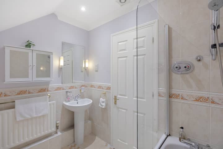 Flat Near Station / Parks/ Golf Course - Barnet