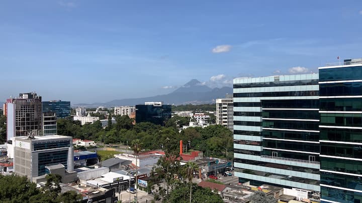 Estudio Moderno En Zona 10 - Guatemala