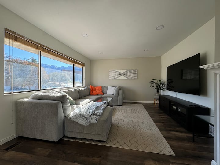 Cozy & Modern Cottonwood Heights - Cottonwood Heights, UT
