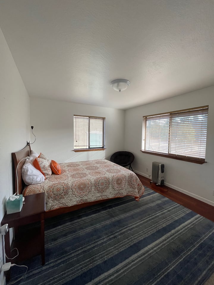Stylish Retreat In Mt. Shasta! - Mount Shasta, CA