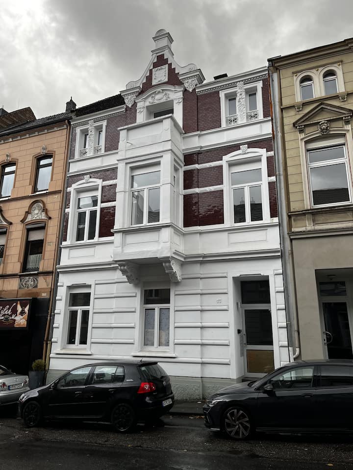Central 3-bedroom Apartment In Bergisch Gladbach - Cologne