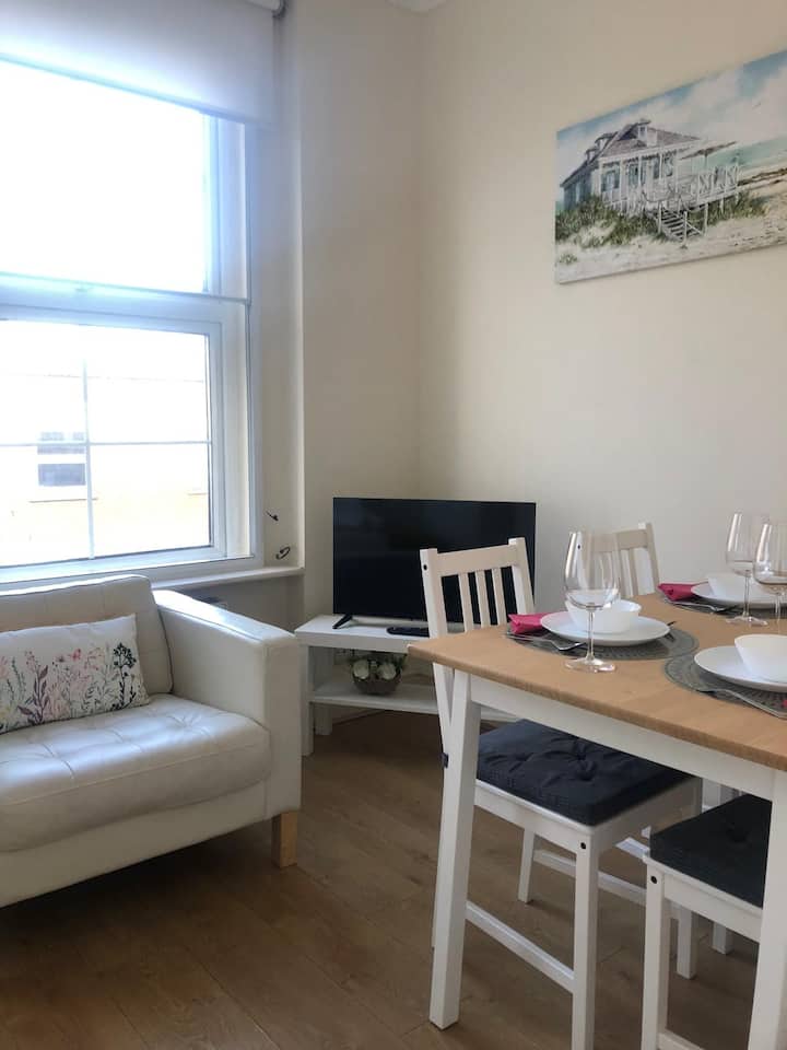 Bright & Cosy Flat In Euston Station - London Euston station