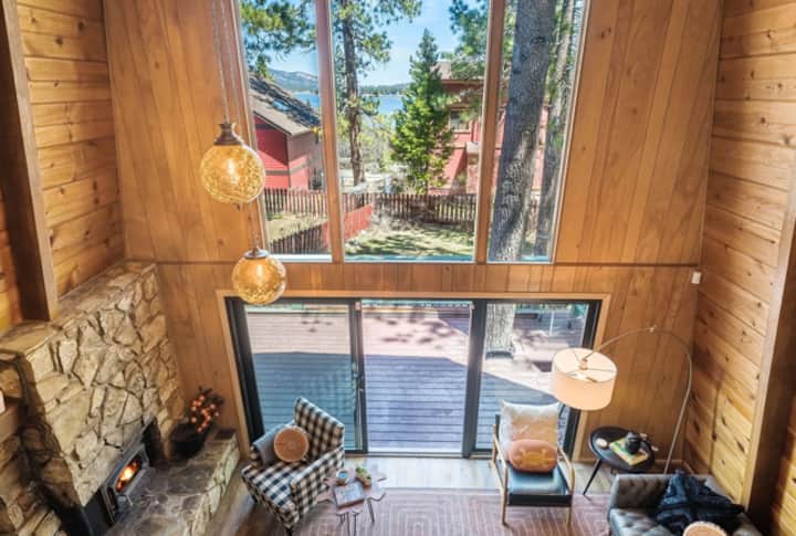 Vista Retro Cabin: Hot Tub & Walk To Lake - Big Bear Lake, CA