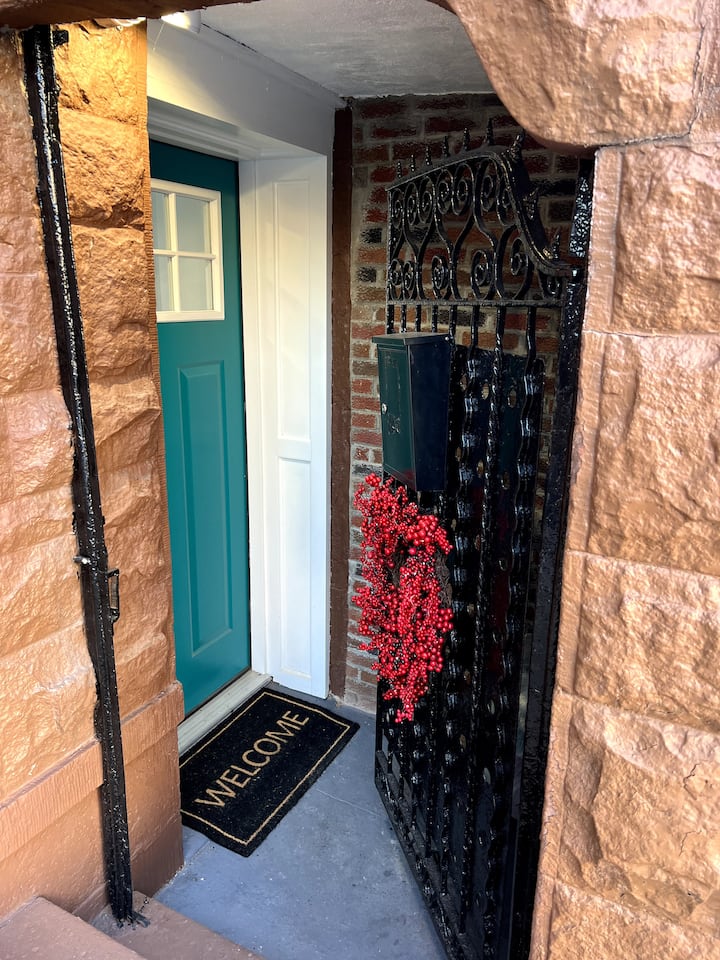 Charming Private Suite In Historic Brownstone! - Brooklyn, NY