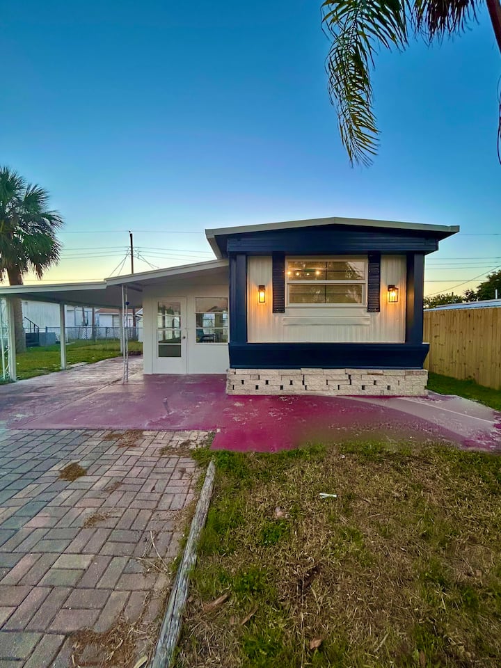 Cozy House - 2beds/1 Bath - Tarpon Springs, FL