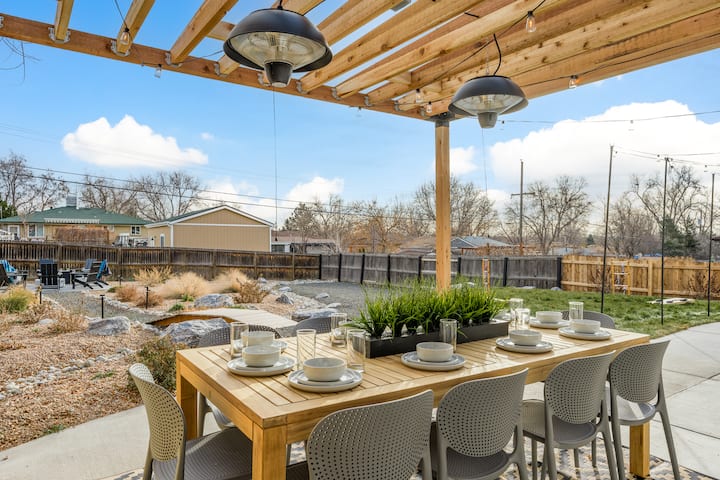 Lux Arvada Home: Hot Tub + Fire Pit | 15m To Den - Denver, CO