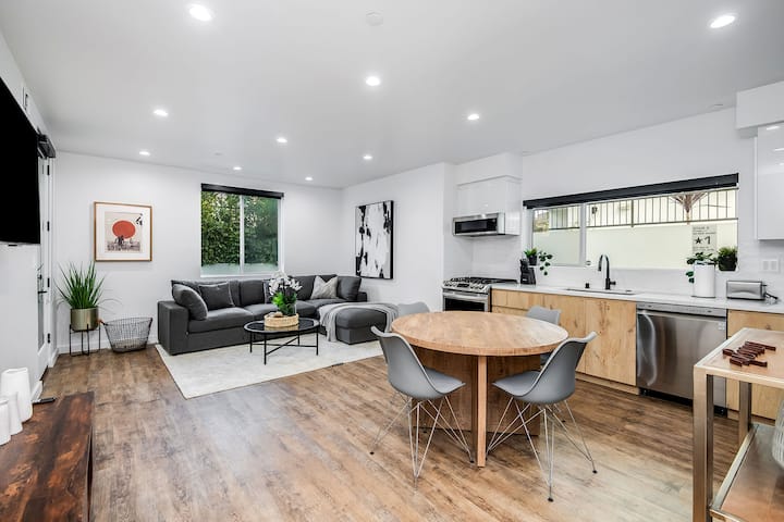 Casa Croft | Private Backyard + Beverly Center - Beverly Hills, CA