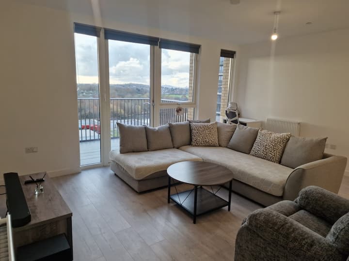 One Bed Lake View-new Build-free Private Parking - Edgware