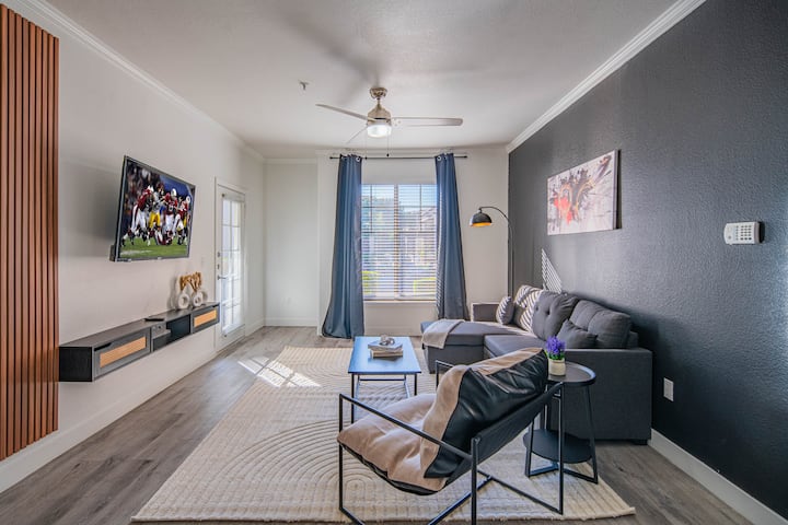 Steps To Stadium |Pool, Gym, Balcony, Parking, W/d - Glendale, AZ