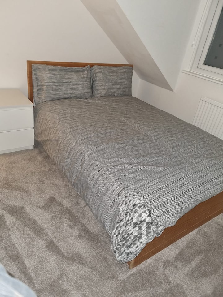 Modern 5-bed Gem | 3 Bathrooms - Whitstable