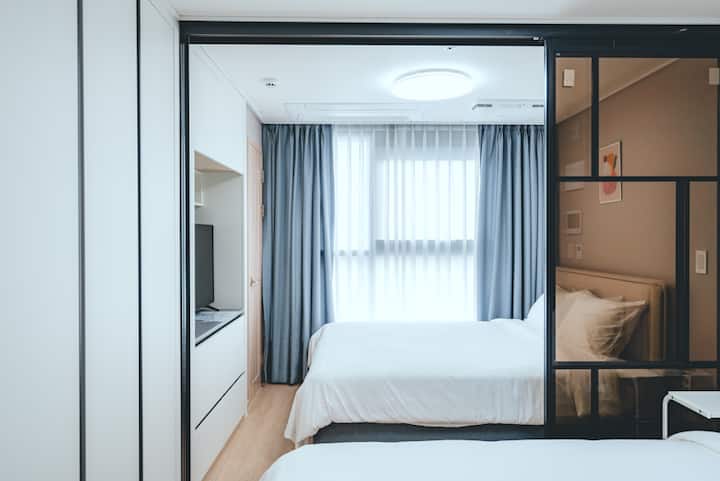 H Avenue Sasang [셀프체크인 / 디럭스패밀리 /역세권 /사상 터미널 도보5분] - Gimhae