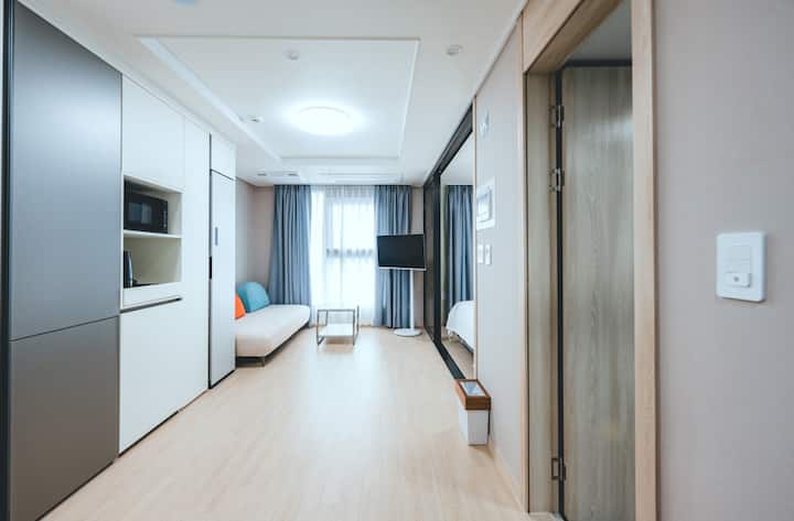 H Avenue Sasang [셀프체크인 / 디럭스더블/역세권 /사상 터미널 도보 5분] - Busan