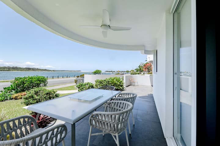 The Rivers Edge Retreat - Glistening Blue Views - Noosa