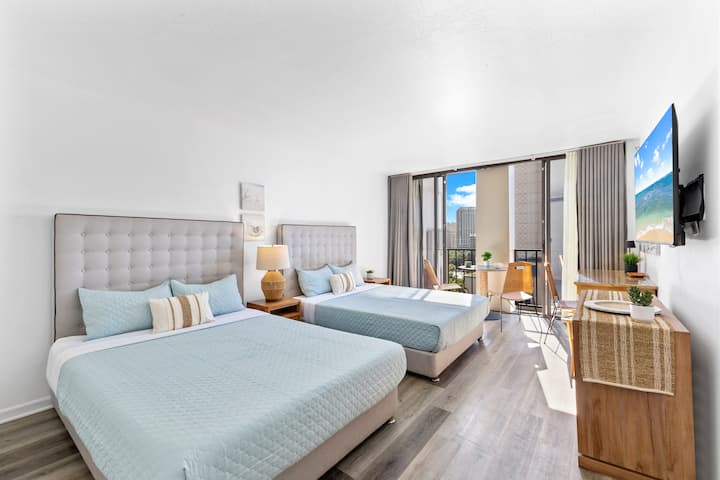 Free Parking & Great Location! Aqua Palms Waikiki - Honolulu