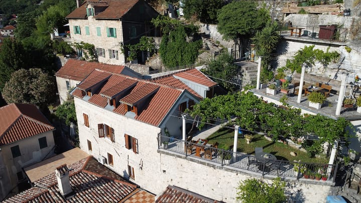 Romantic Escape • Stunning Rooftop Views- Old Town - Kotor