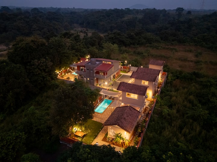 The Zuri House - 8bhk Villa In Karjat With 2 Pools - Neral