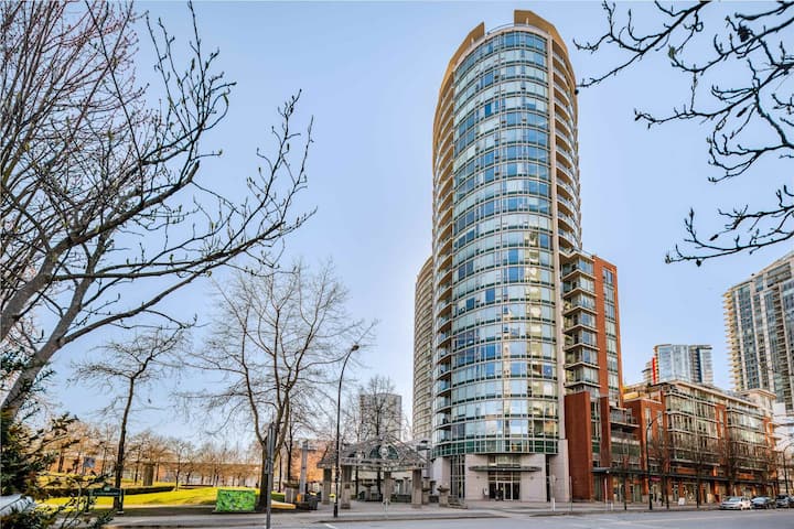 Cozy Condo, Central Location+ One Free Parking - Vancouver