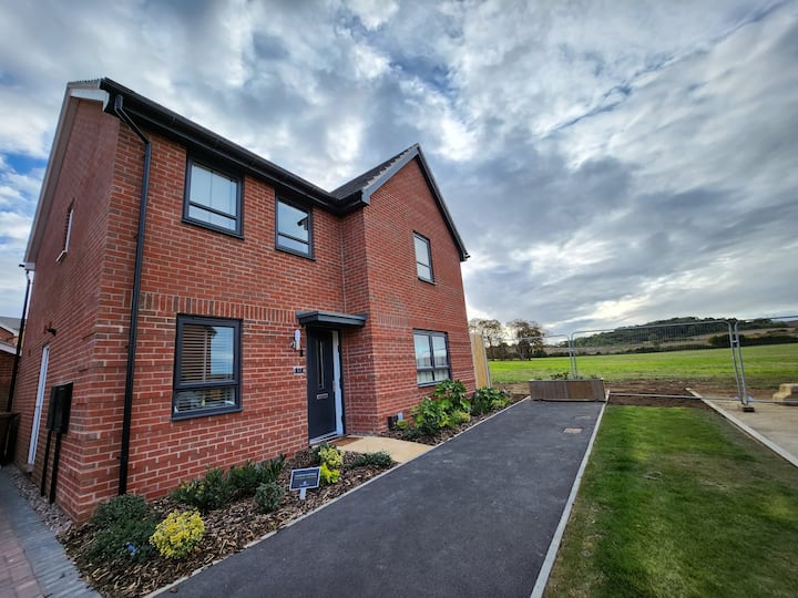 Free Parking, Monthly Stay, Business & Relocation! - Kettering